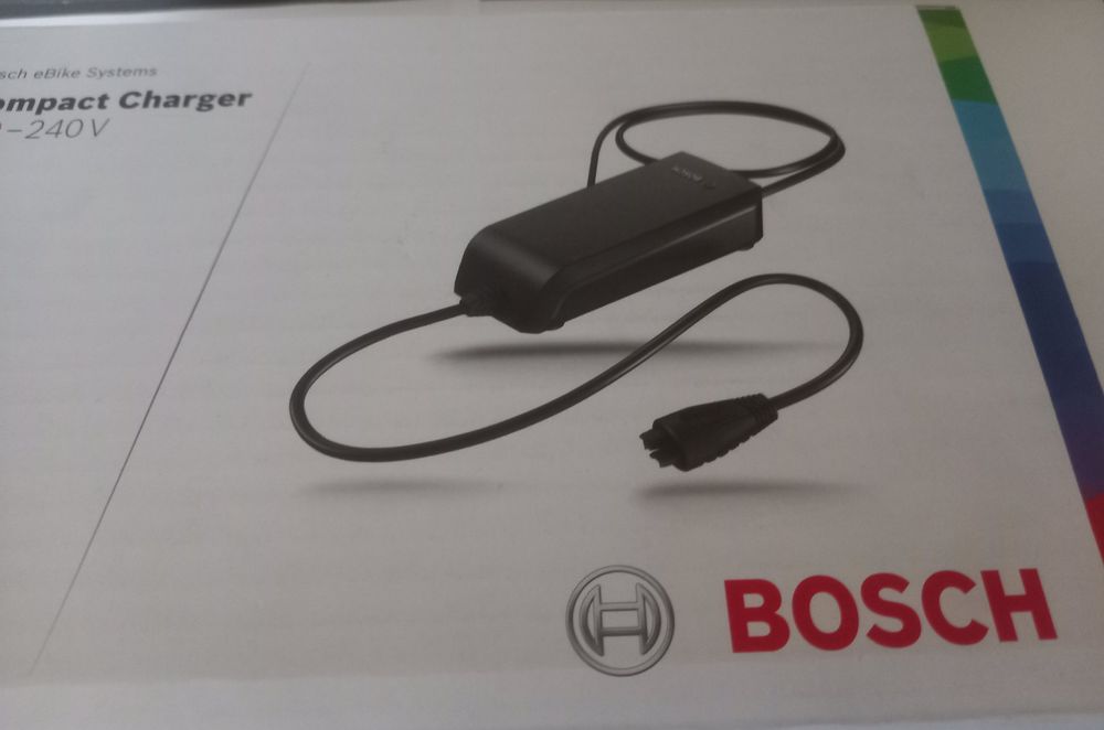 Bosch Ladegerät - Compact Charger 2 Ampere - Input 100-240V (Gebraucht ...