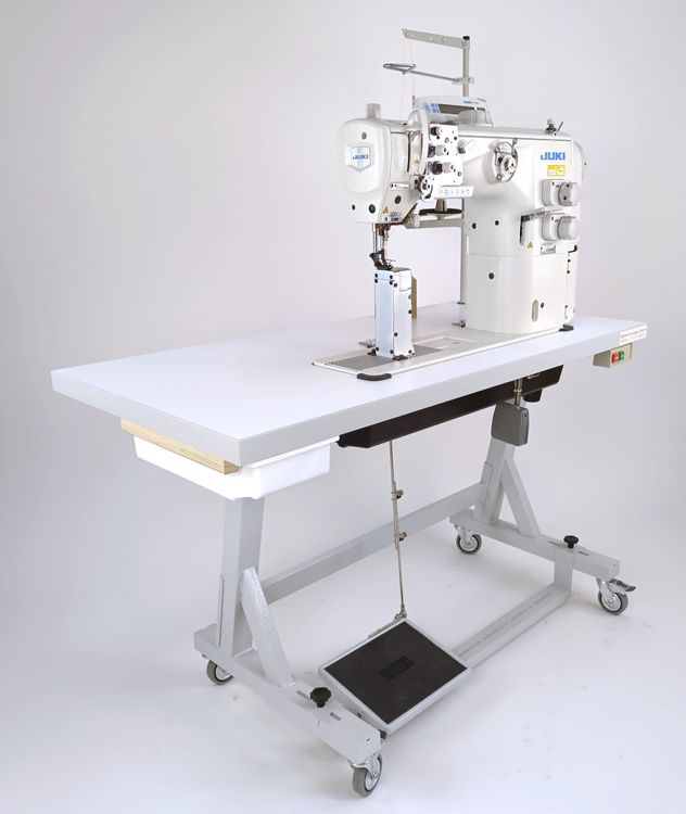 JUKI PLC-2710-7, Neue Säulen Industrienähmaschine (Neu und originalverpackt) in Rehetobel für ...