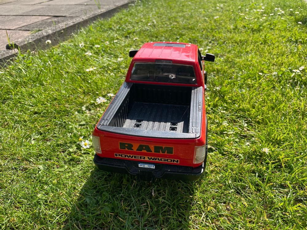 BRUDER Pickup Truck RAM 2500 Power Wagon mit Gebrauchsspuren | Kaufen auf Ricardo