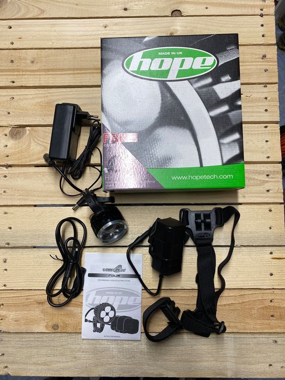 Hope Vision 4 LED Velo Fahrradlampe Frontlicht 7.4V Akku (Gebraucht) in ...