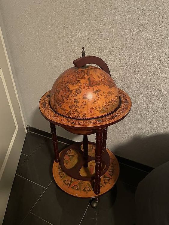 Globus-Bar mit Flaschenregal Eukalyptusholz (Gebraucht) in oensingen für CHF 25 – nur Abholung ...