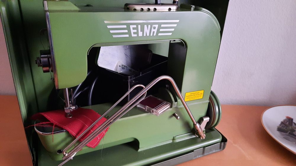 Alte Elna Nähmaschine (Gebraucht) in Frick für CHF 1 – nur Abholung auf ...