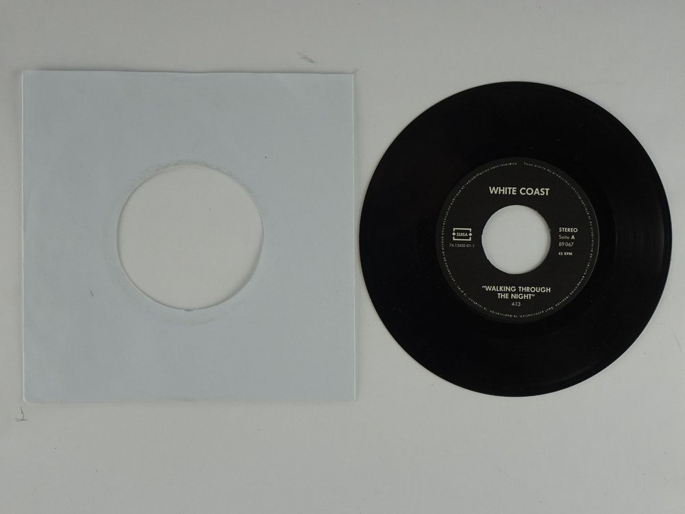 White Coast [CH] – Walking Through The Night b/w White Roses (Gebraucht ...