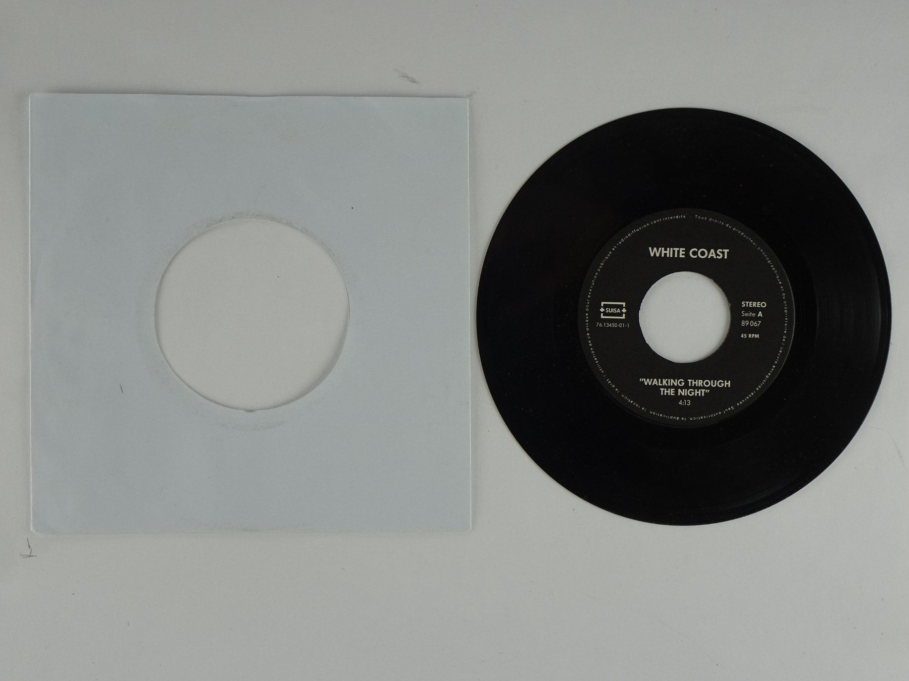 White Coast [CH] – Walking Through The Night b/w White Roses (Gebraucht ...