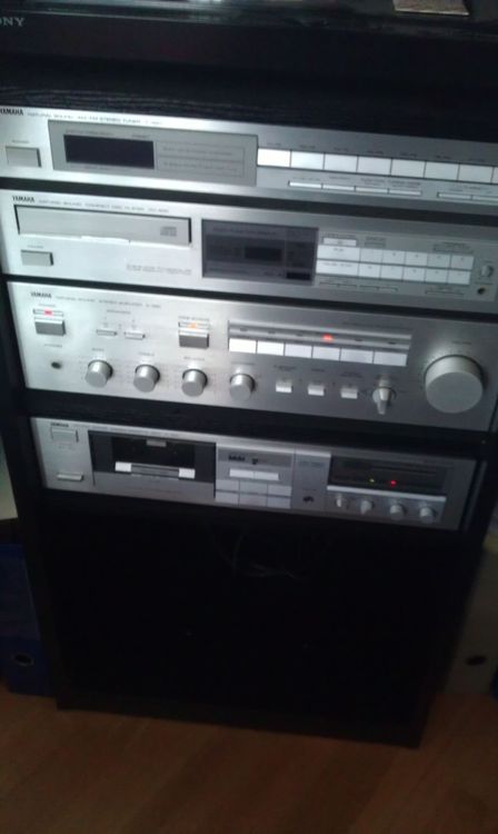 YAMAHA Stereoanlage mit schwarzem Rack | Kaufen auf Ricardo