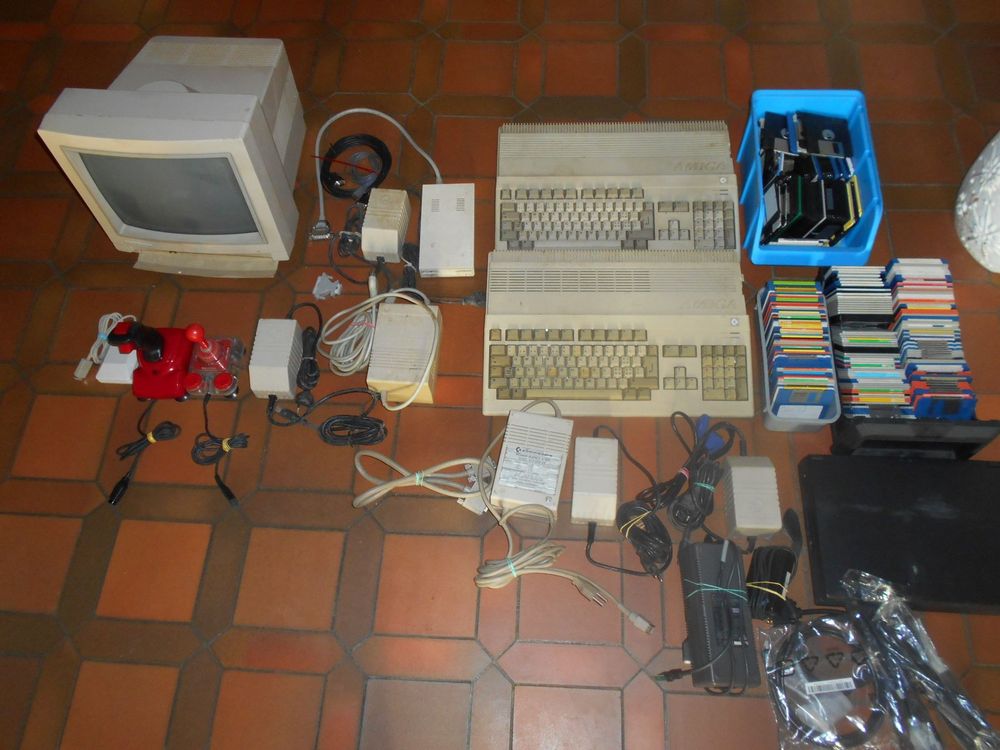Amiga 500 Commodore Monitor IBM Thinkpad | Kaufen auf Ricardo