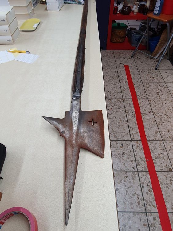 Hellebarde kaufen auf Ricardo