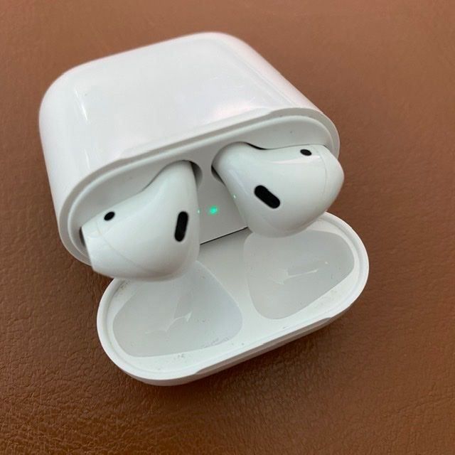 Apple AirPods 1. Gen | Kaufen auf Ricardo
