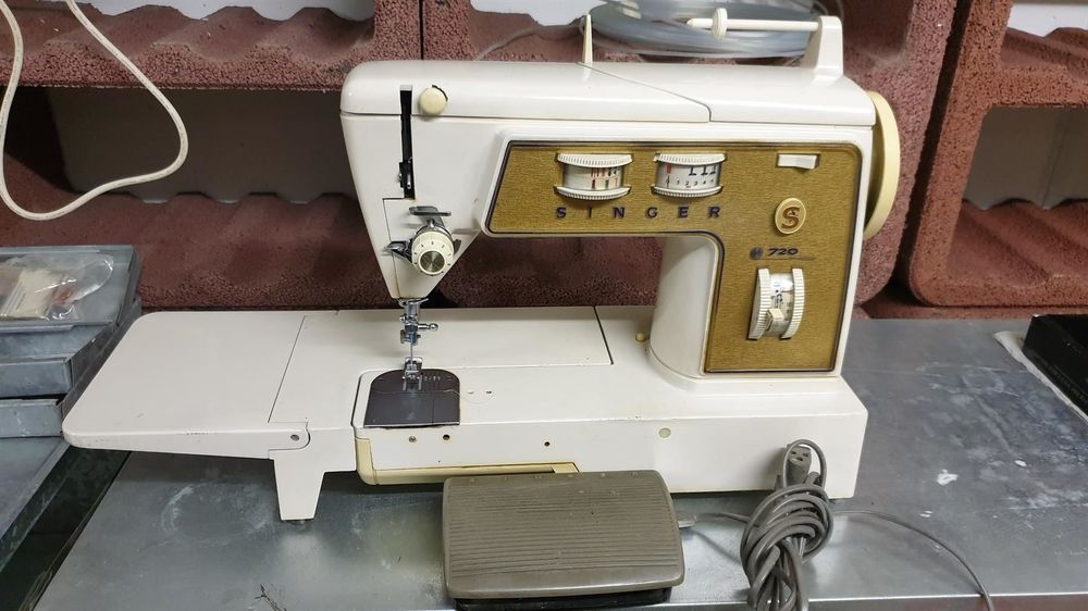 NÄHMASCHINE SINGER 720 MIT VIEL ZUBEHÖR | Kaufen auf Ricardo