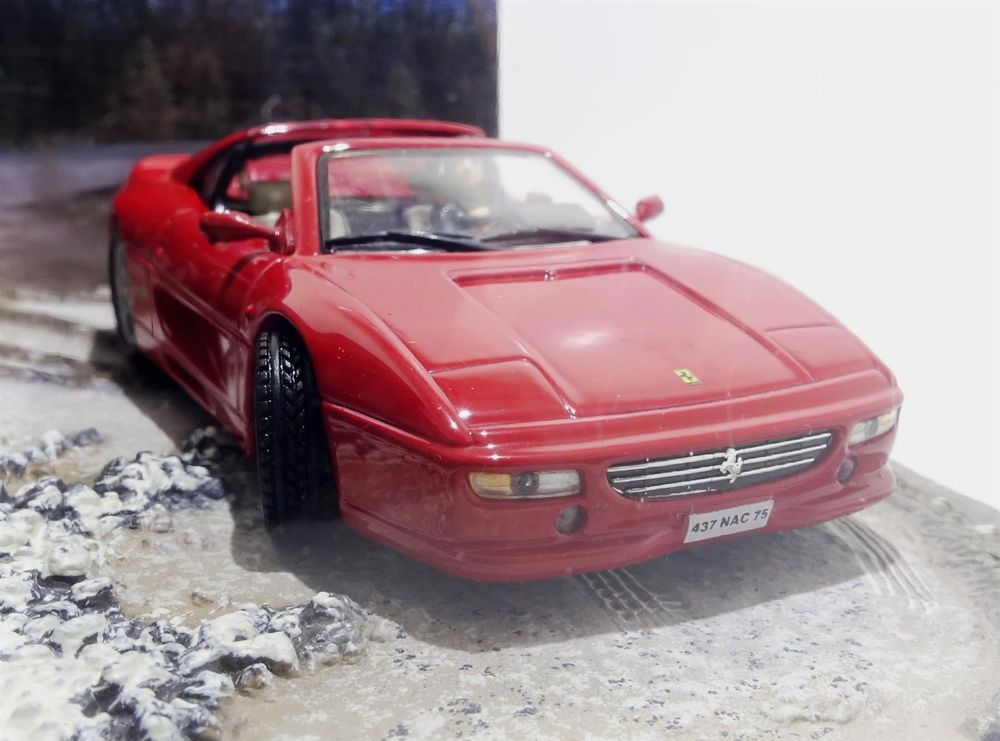 Ferrari F355 GTS 007 Bond 1:43 #9166 | Kaufen auf Ricardo