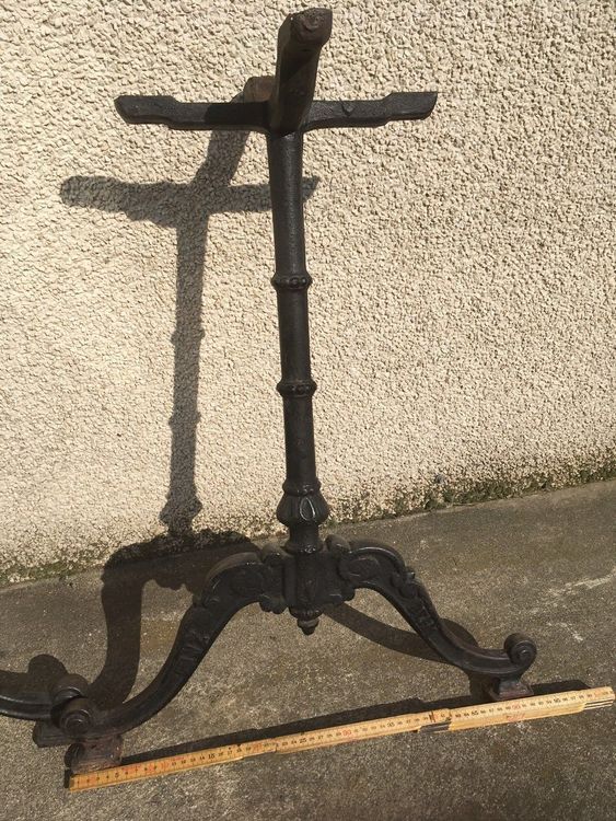 Pieds en fonte , table de bistro | Kaufen auf Ricardo