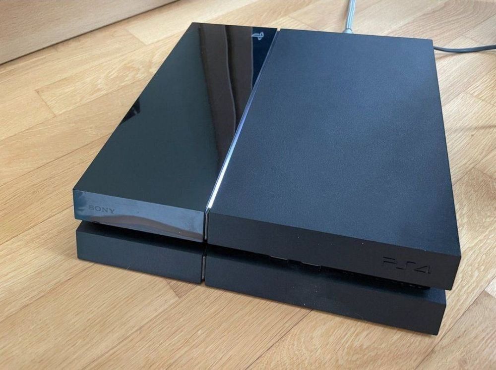 Playstation 4 + 2 controller + 9 sp. | Kaufen auf Ricardo