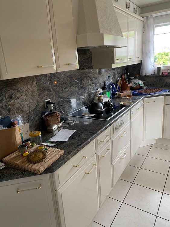 Küche mit diversen Elektrogeräten | Kaufen auf Ricardo