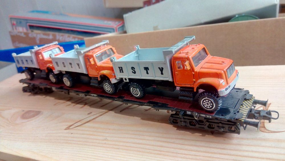 Flachwagen mit 3 Neuen Kipper LKW GL HO | Kaufen auf Ricardo