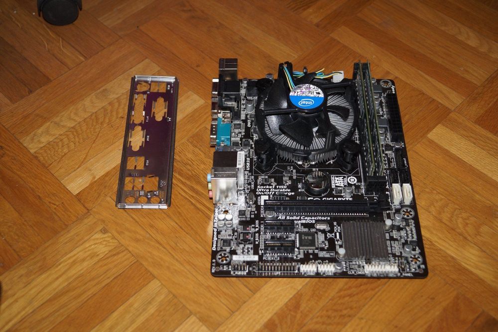 Gigabyte GA-H81M-D2V & i5 4460 inkl. RAM | Kaufen auf Ricardo