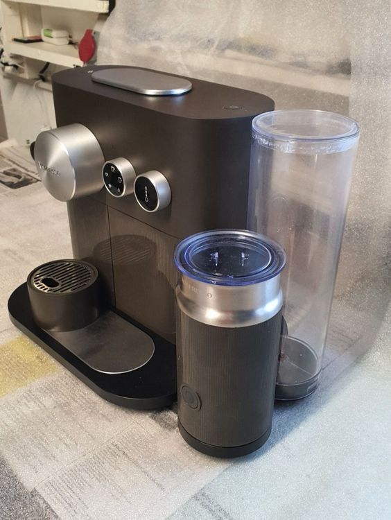 NESPRESSO EXPERT + MILK | Kaufen auf Ricardo