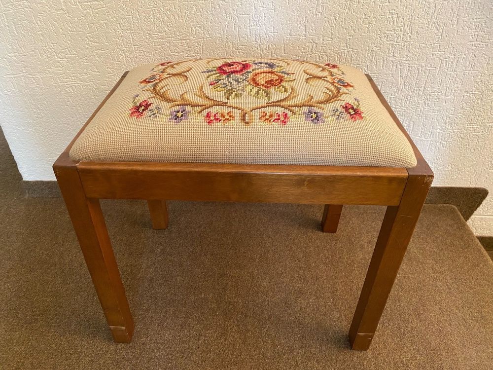 Hocker aus Holz mit Stickerei Polster | Kaufen auf Ricardo