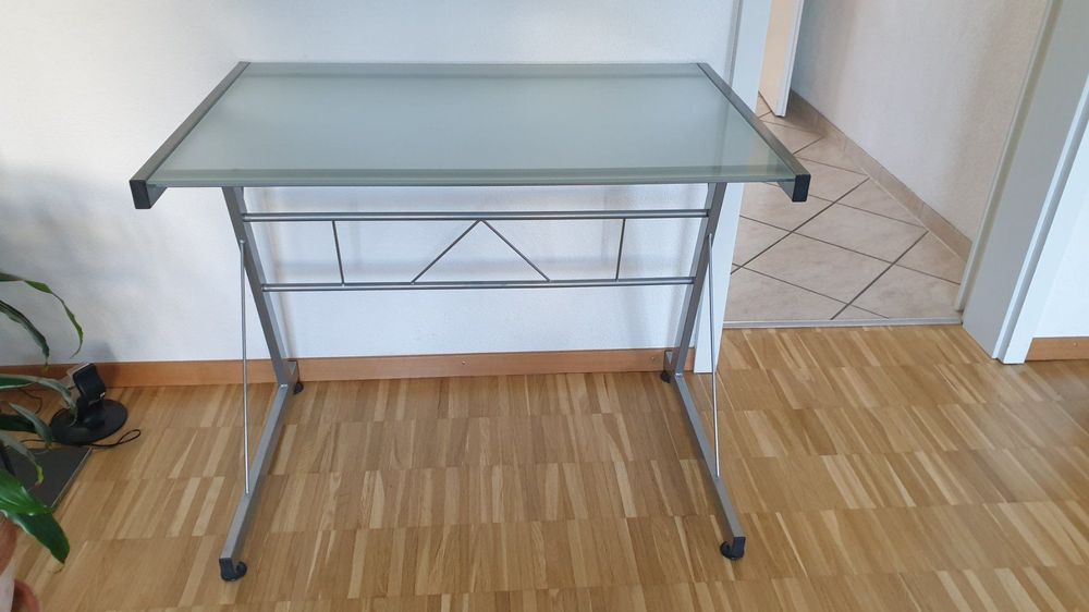 Leichtes Pult aus Metall mit Glasplatte | Kaufen auf Ricardo