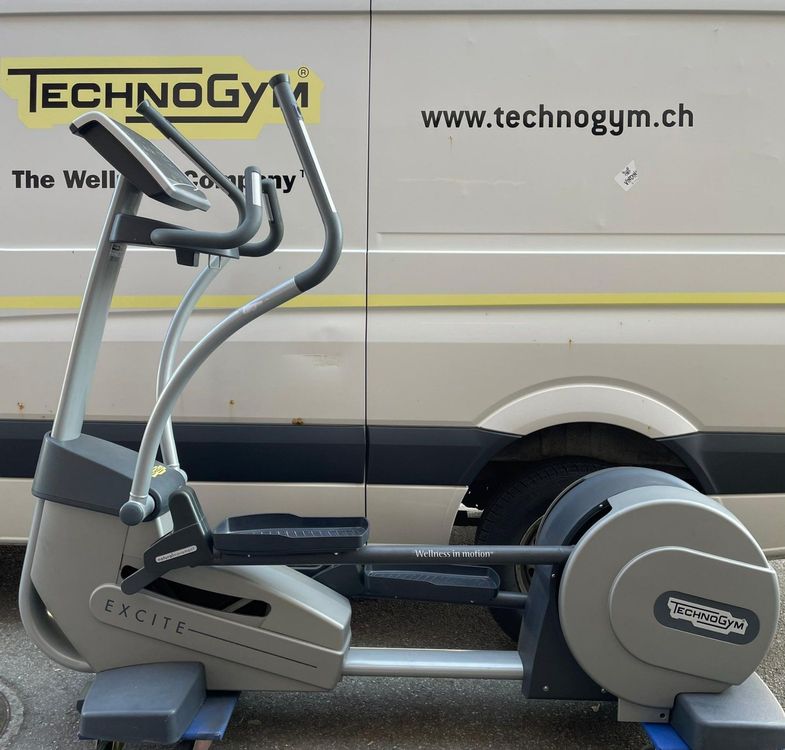 Crosstrainer Technogym Synchro Excite 700 LED | Kaufen auf Ricardo