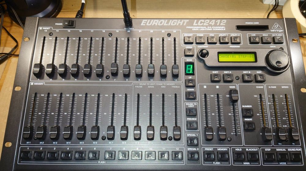 BEHRINGER 24-Channel DMX Lighting Control LC2412 Eurolight | Comprare ...