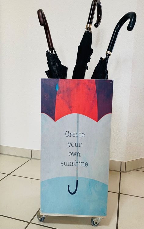 Schirm Ständer Regenschirm Aufbewahrung Box mit Rollen | Kaufen auf Ricardo