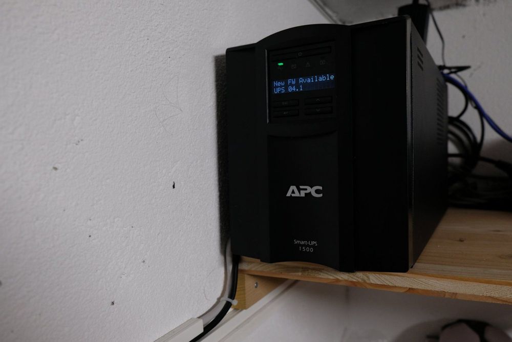 APC Smart-UPS, Line Interactive, 1500VA, 230V, 8xC13 | Kaufen auf Ricardo