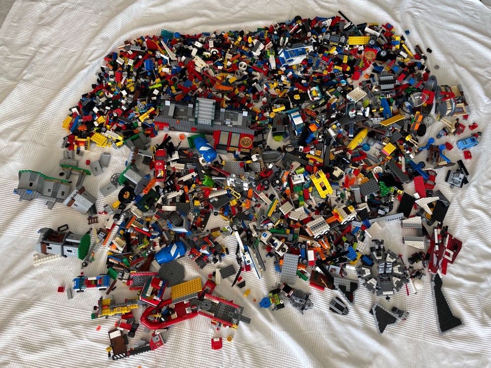 Knapp 10kg Legos mit Lego Minifiguren ab CHF 1.- | Kaufen auf Ricardo