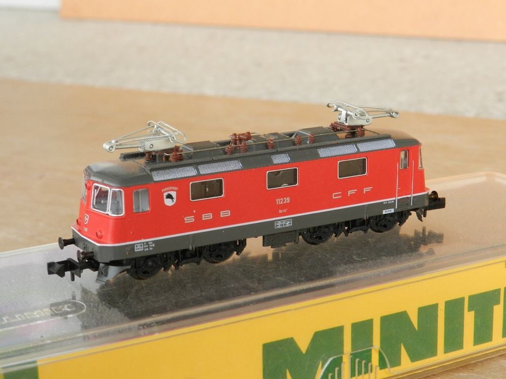 Minitrix Spur N Re 4/4 rot der SBB | Kaufen auf Ricardo