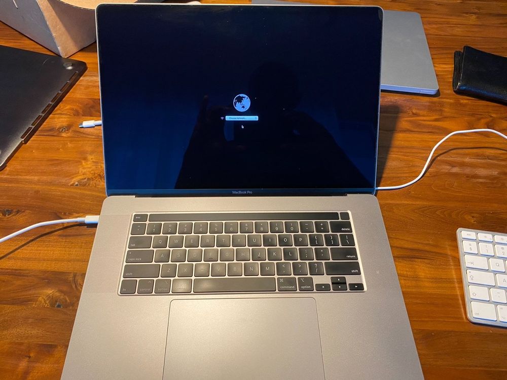 Apple MacBook Pro 16" Touch Bar Space Gray DEFEKT | Acheter sur Ricardo