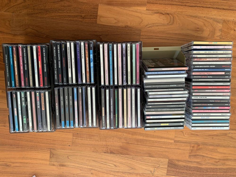 100 CD's Rock & Pop inkl. 3 CD-Gestellen à 18 CD's | Kaufen auf Ricardo