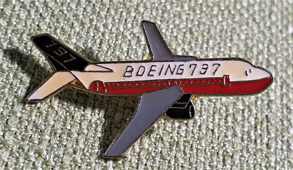M905 - Pin Linien Flugzeug Boeing 737 | Kaufen auf Ricardo