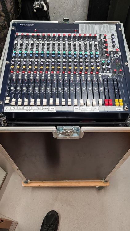 Mischpult Soundraft FX16ii inkl. Rack von Thon | Kaufen auf Ricardo