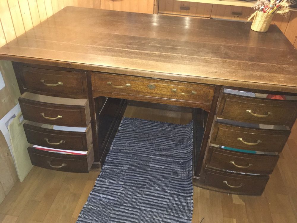 Altes, robustes Pult dunkelbraun ab CHF 1.- in 2552 Orpund | Kaufen auf ...