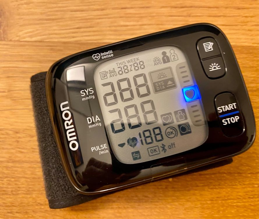 OMRON RS6 IntelliSense Handgelenk-Blutdruckmessgerät | Kaufen auf Ricardo