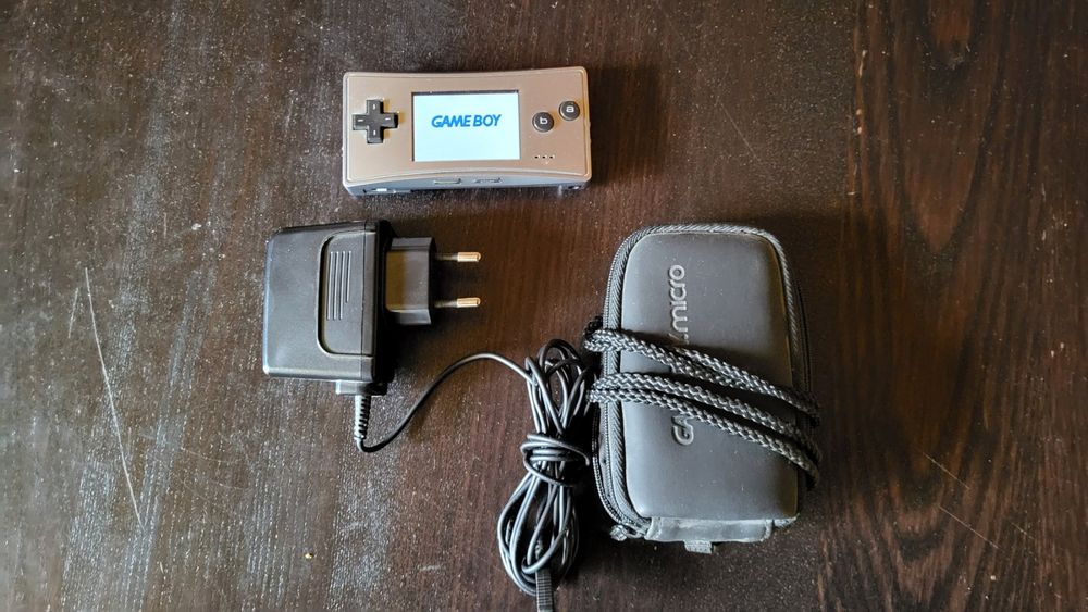 Game Boy Micro mit Ladegerät und Tasche | Kaufen auf Ricardo