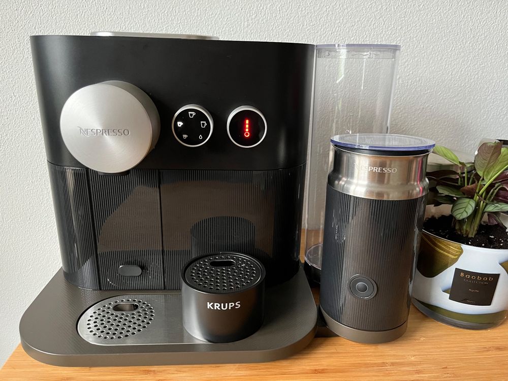 Nespresso Kaffeemaschine Expert&Milk | Kaufen auf Ricardo