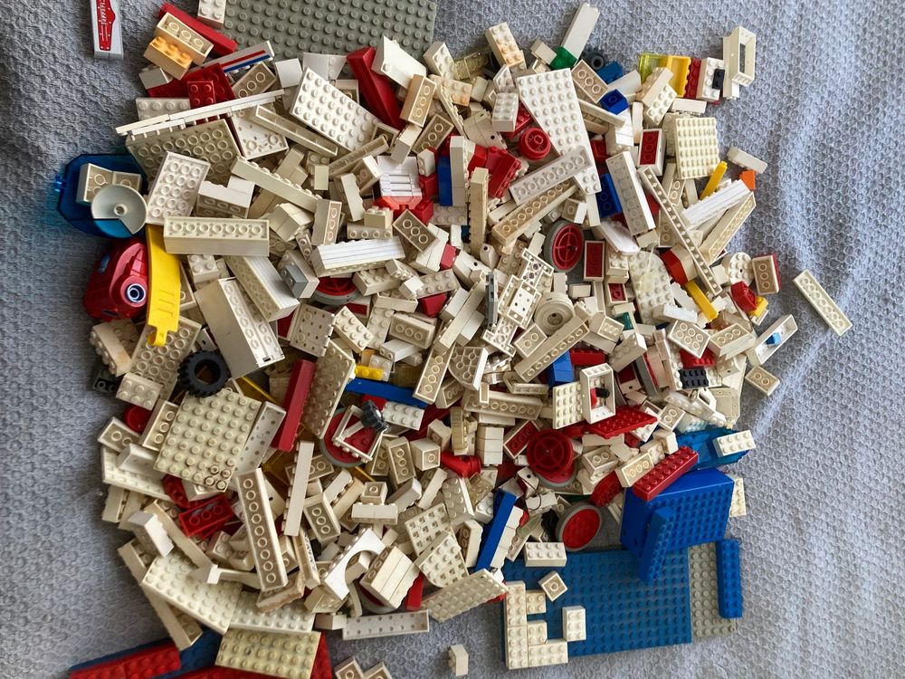 2.6 Kg vergilbte und unechte Legos un deine grosse Platte | Kaufen auf Ricardo