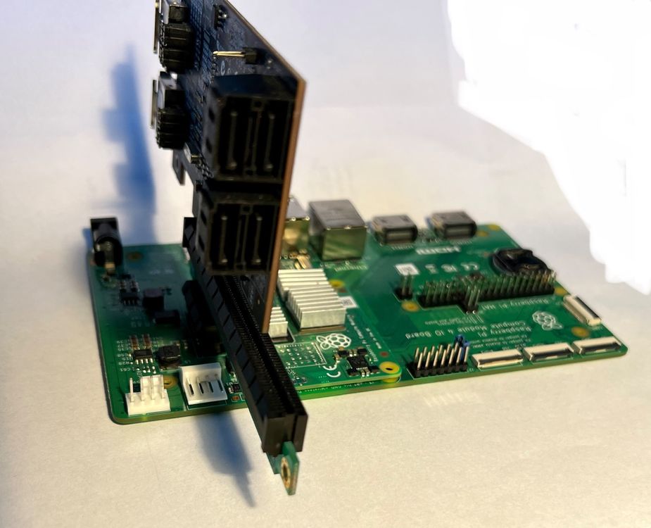 Raspberry Pi 4 CM 8GB RAM 32GB Flash + IO Board + Sata Karte | Acheter ...