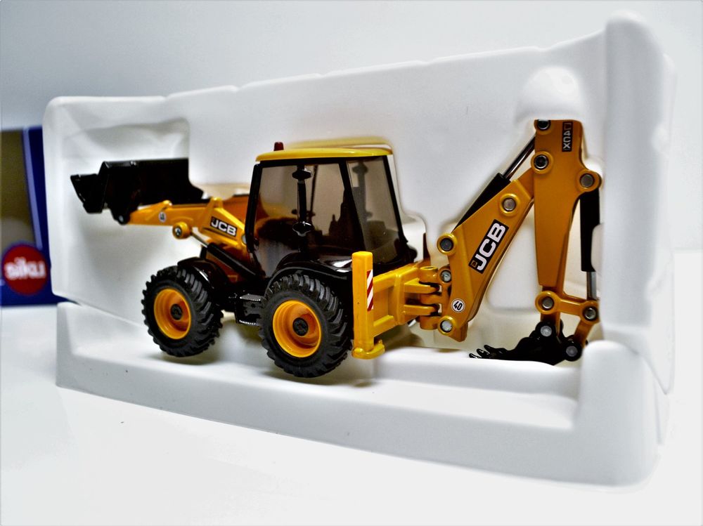 SIKU | JCB 4CX Baggerlader | 1:50 | Kaufen auf Ricardo