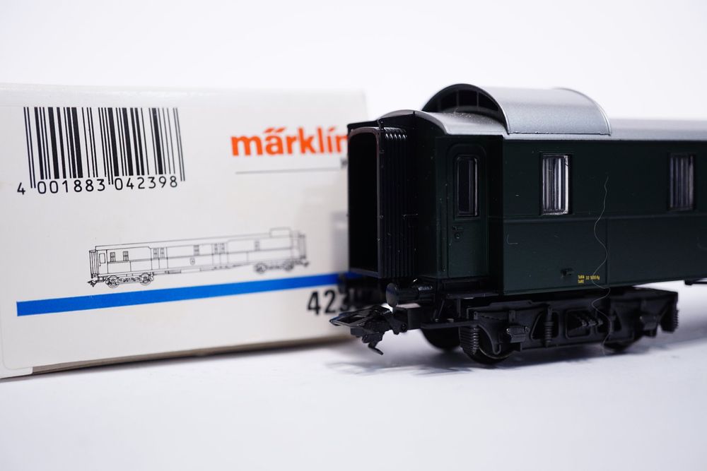 8Ω Märklin 4239 SBB nostalgie Gepäckwagen F4ü 18811 | Acheter sur Ricardo