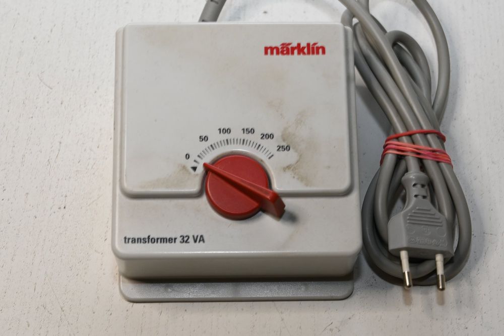 Märklin Trafo 32 VA ohne OVP mit Bedienungsanleitung | Acheter sur Ricardo