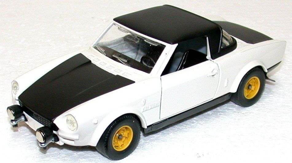 Fiat 124 Sport Spider Abarth UNIKAT BBURAGO 1:24 | Acheter sur Ricardo