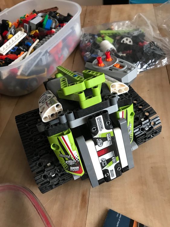 Lego Technic - RC Tracked Racer & Lego Castle + extra Legos | Kaufen ...