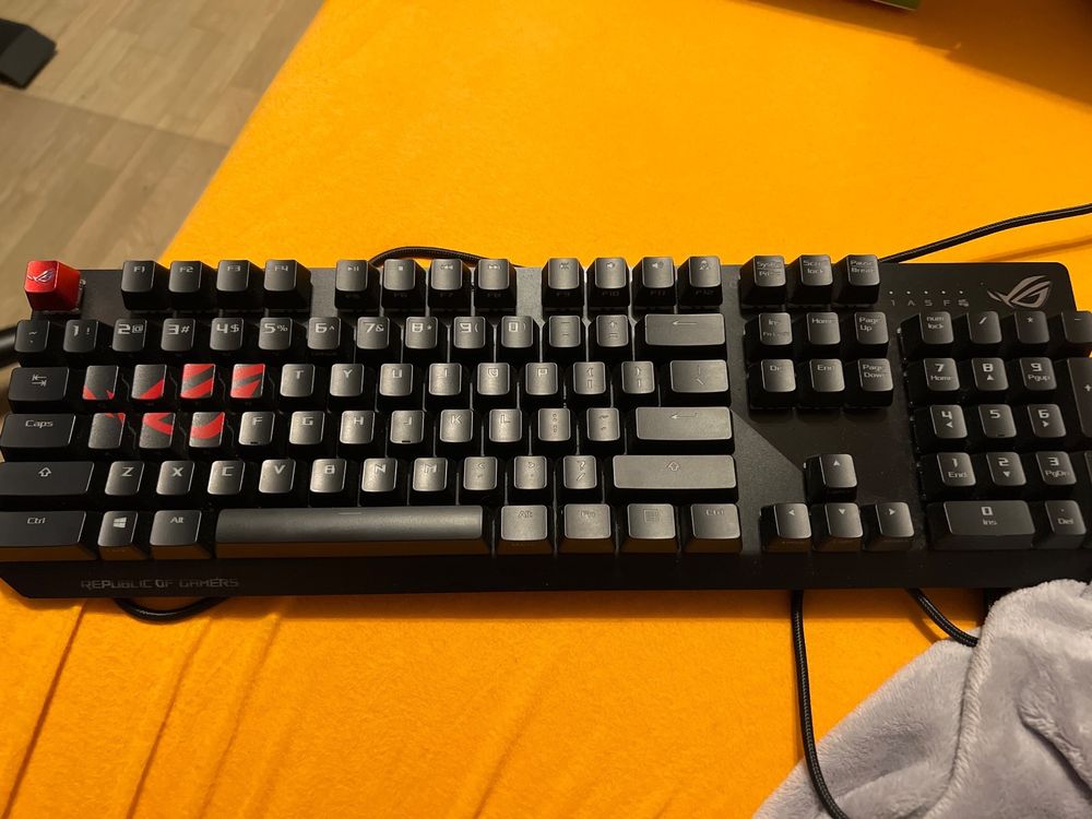 ASUS ROG Strix Scope Us layout | Kaufen auf Ricardo