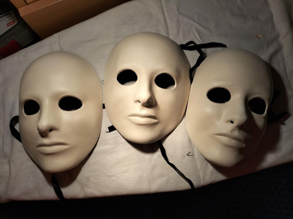 3 Stk. original venezianische Fasnachtsmasken zum Bemalen | Kaufen auf ...