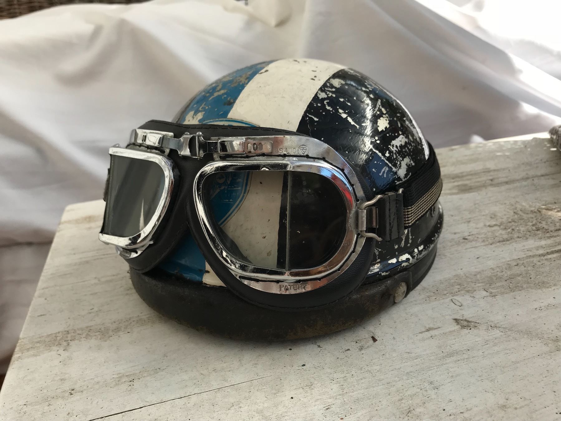 Alter Motorradhelm mit Brille kaufen auf Ricardo