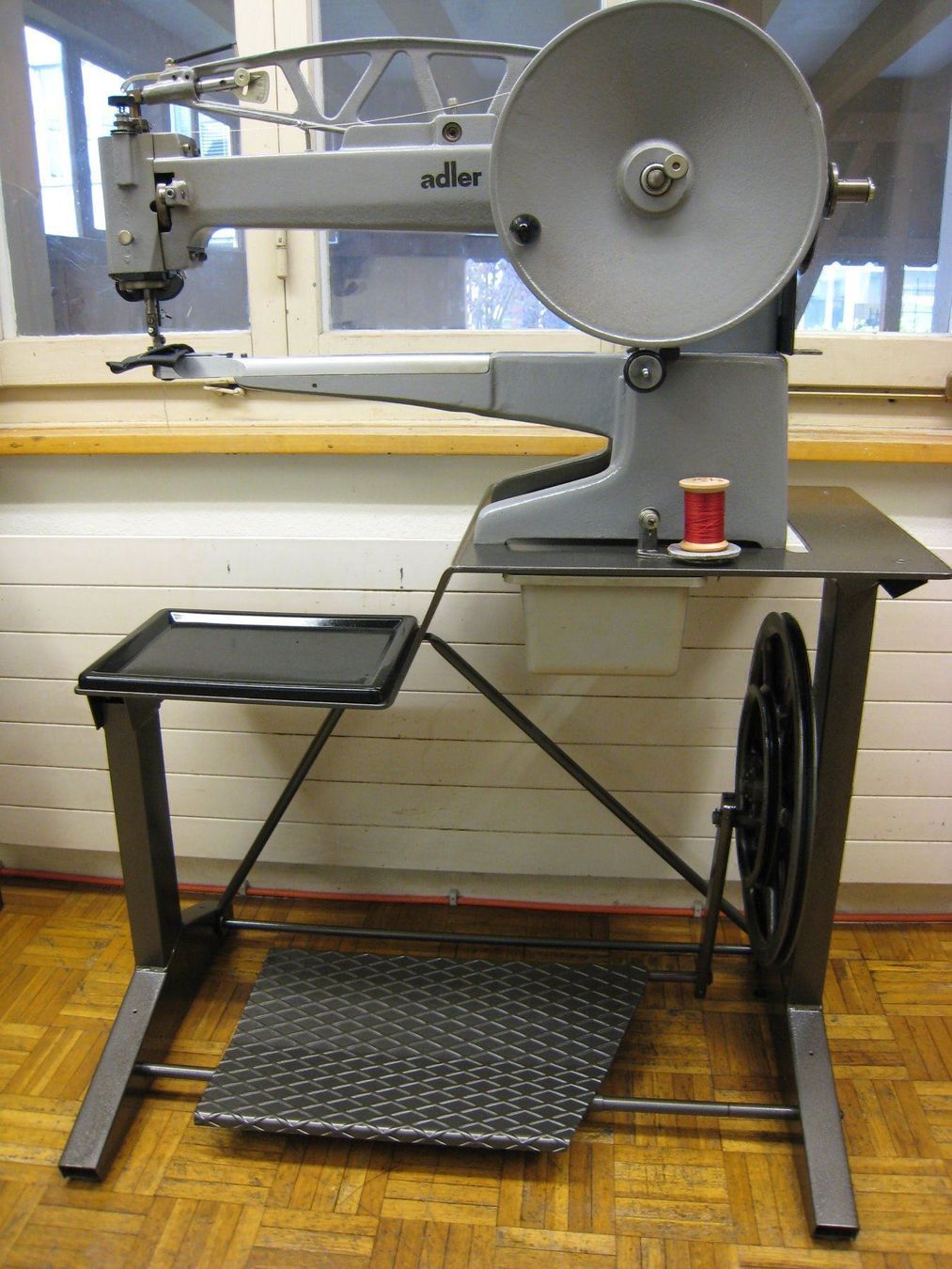 Neuere Adler 30-10 Freiarm-Nähmaschine kaufen auf Ricardo