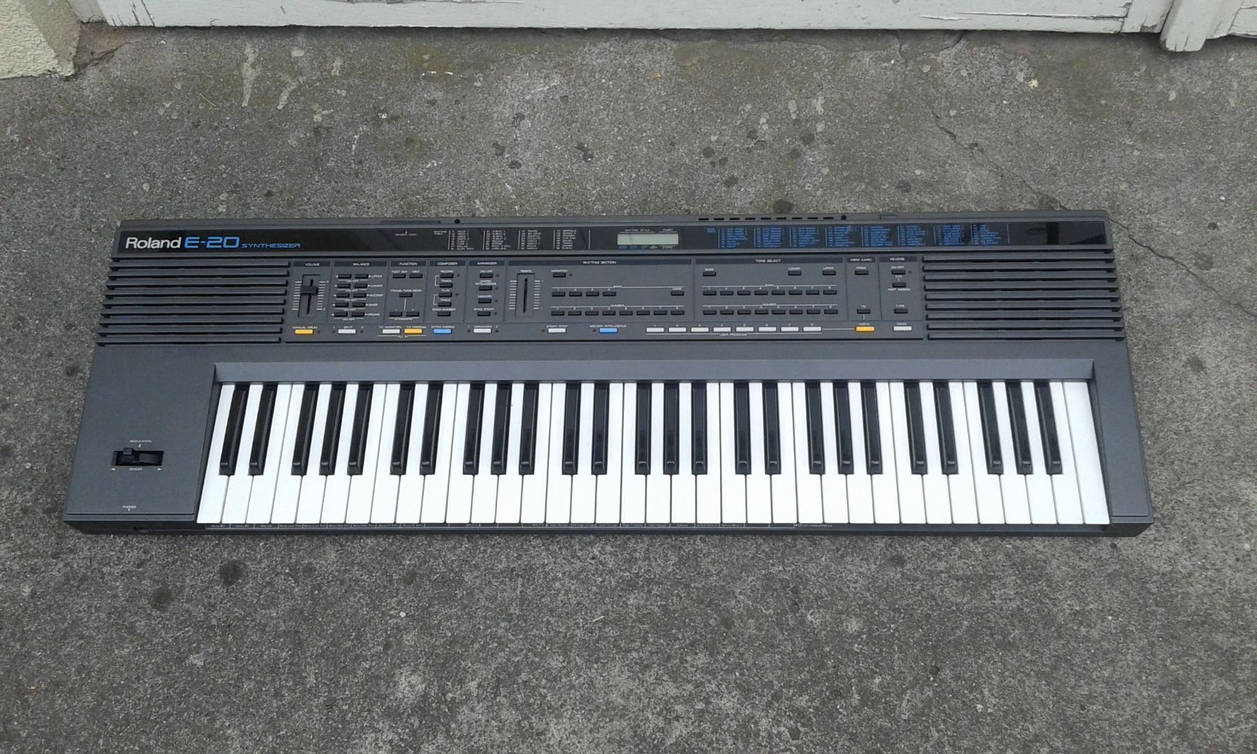 Roland E-20 SYNTHESIZER kaufen auf Ricardo