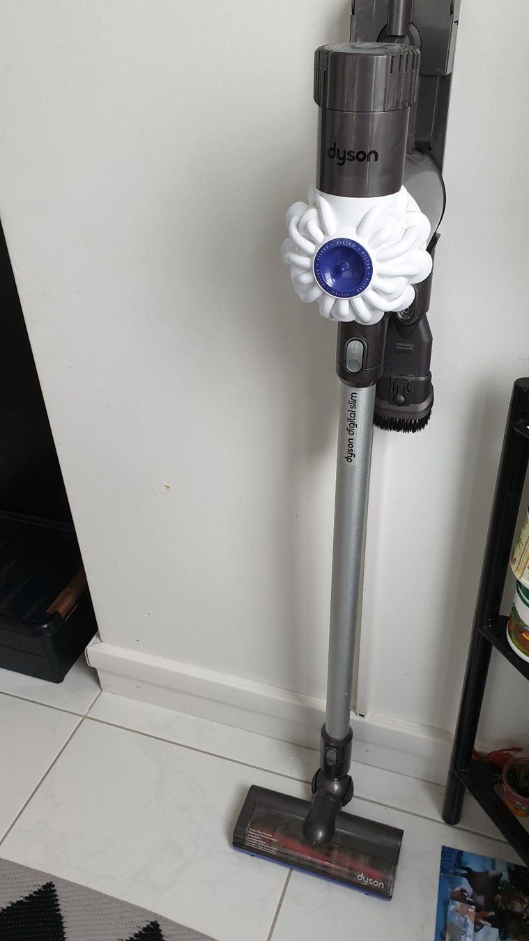 Dyson SV03 Handstaubsauger | Kaufen auf Ricardo