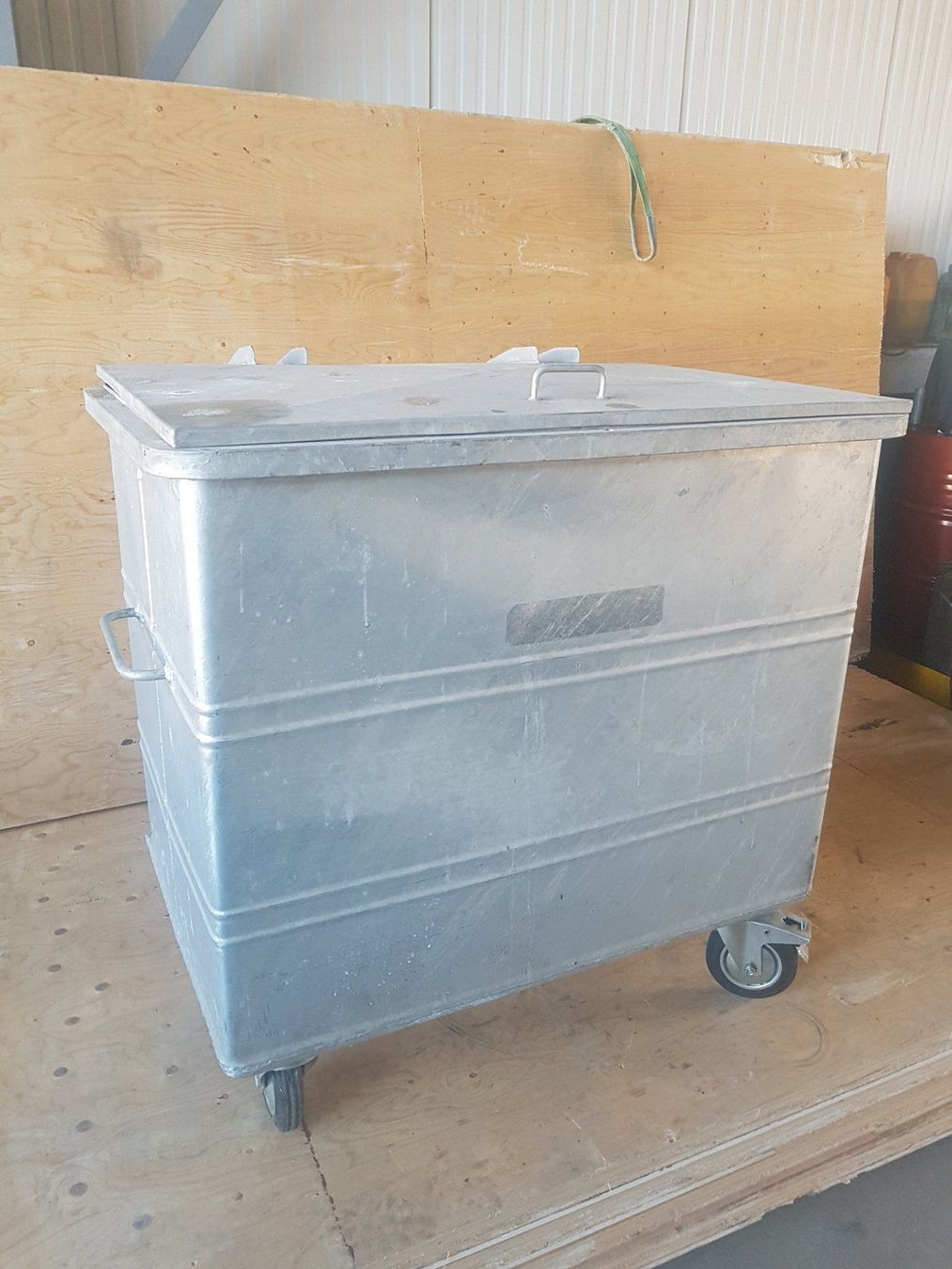 Abfallcontainer 800 Liter | Kaufen auf Ricardo